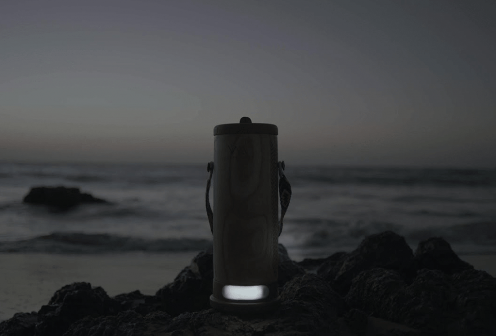 Waterlight, la linterna que enciende con agua salada. - Solesteview