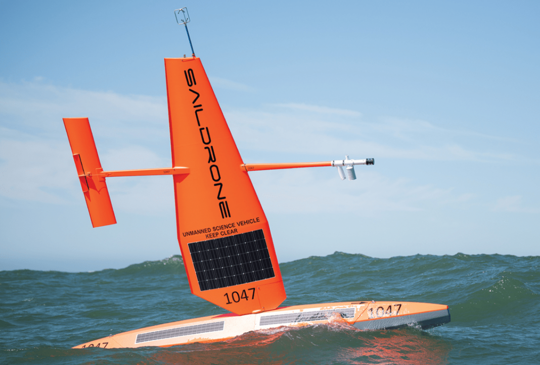 Saildrone Explorer, el dron que surfea dentro de un huracán - Solesteview